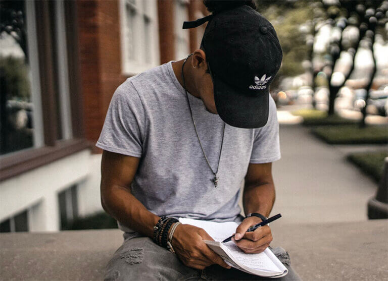 Blog vs YouTube: Should I Start a Blog or YouTube Channel in 2025?